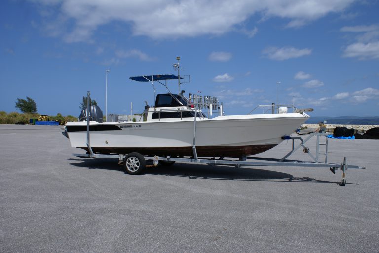 中古船 ヤマハ UF23 F115 装備充実!! プレジャーボート 沖縄 | 【沖縄中古船情報】ボート、エンジンの事ならファーストボートへお任せ！